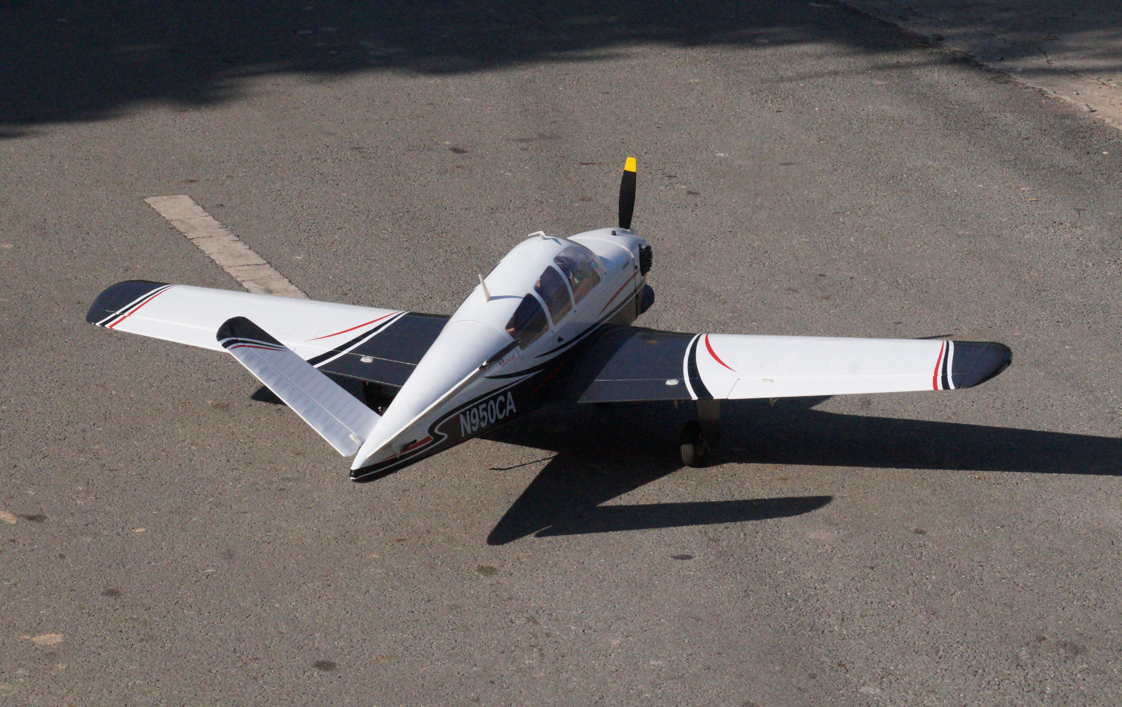 Beechcraft Bonanza V-tail 46 EP-GP - VINH QUANG RC MODELS