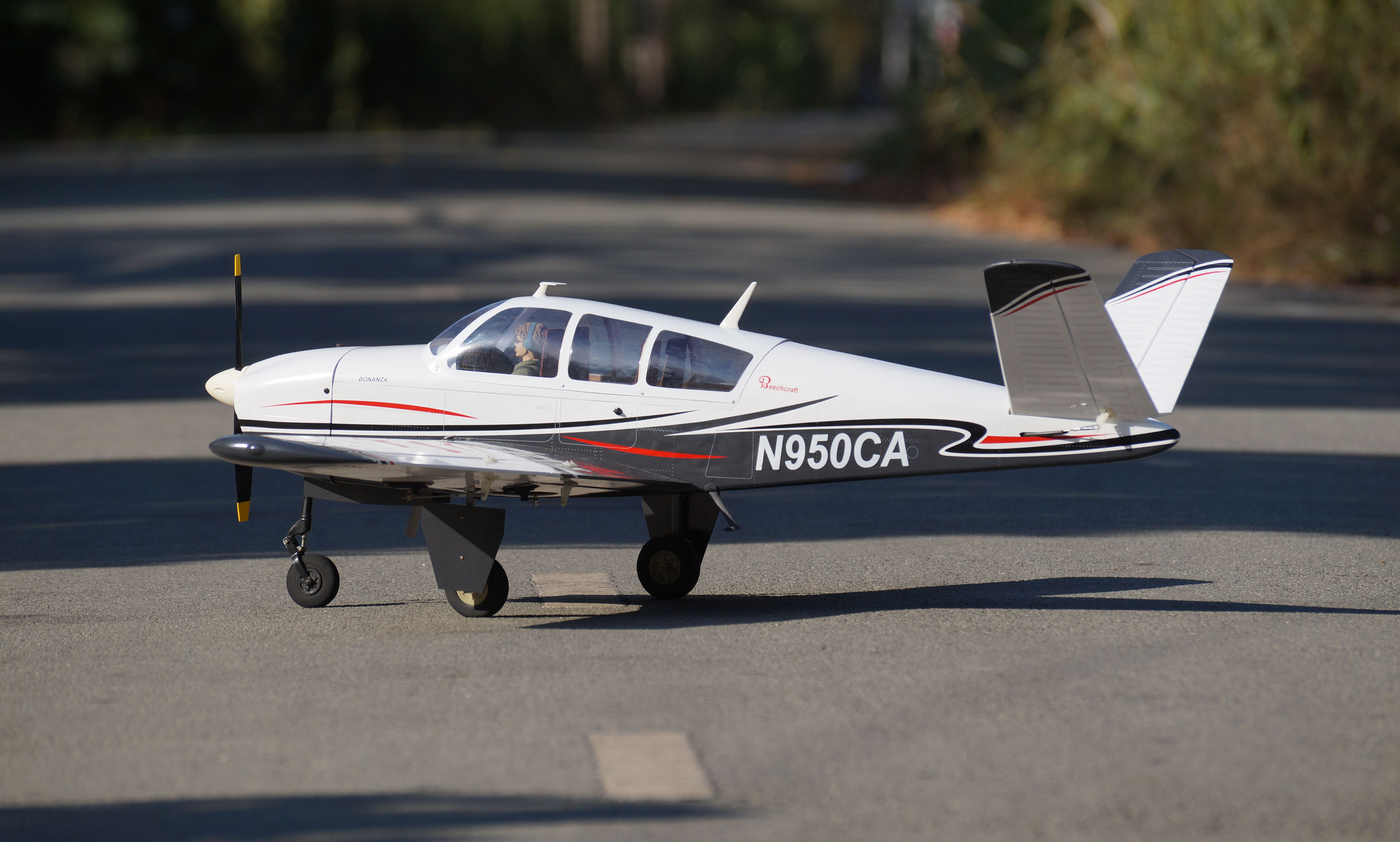 Beechcraft Bonanza V-tail 46 EP-GP - VINH QUANG RC MODELS